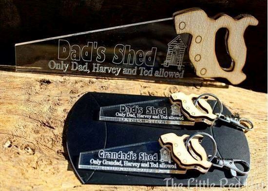 Saw Keyring – The Little Red Hut